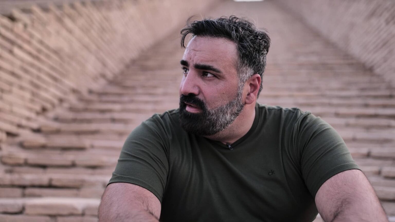 Lees alles over het leven van documentairemaker Sinan Can